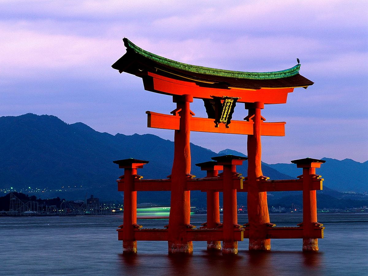 Imagem de plano de fundo Torii, Santuário De Itsukushima, Hatsukaichi ...