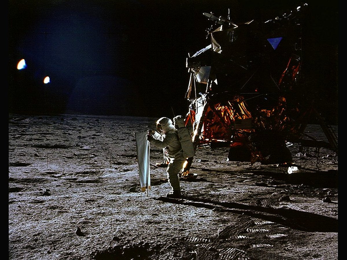 Wallpaper bontios Espaço, Astronauta, Lua | Download Grátis